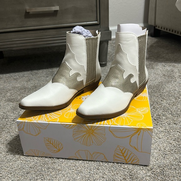 Yellow Box | Shoes | Yellow Box Boots Size 7 | Poshmark